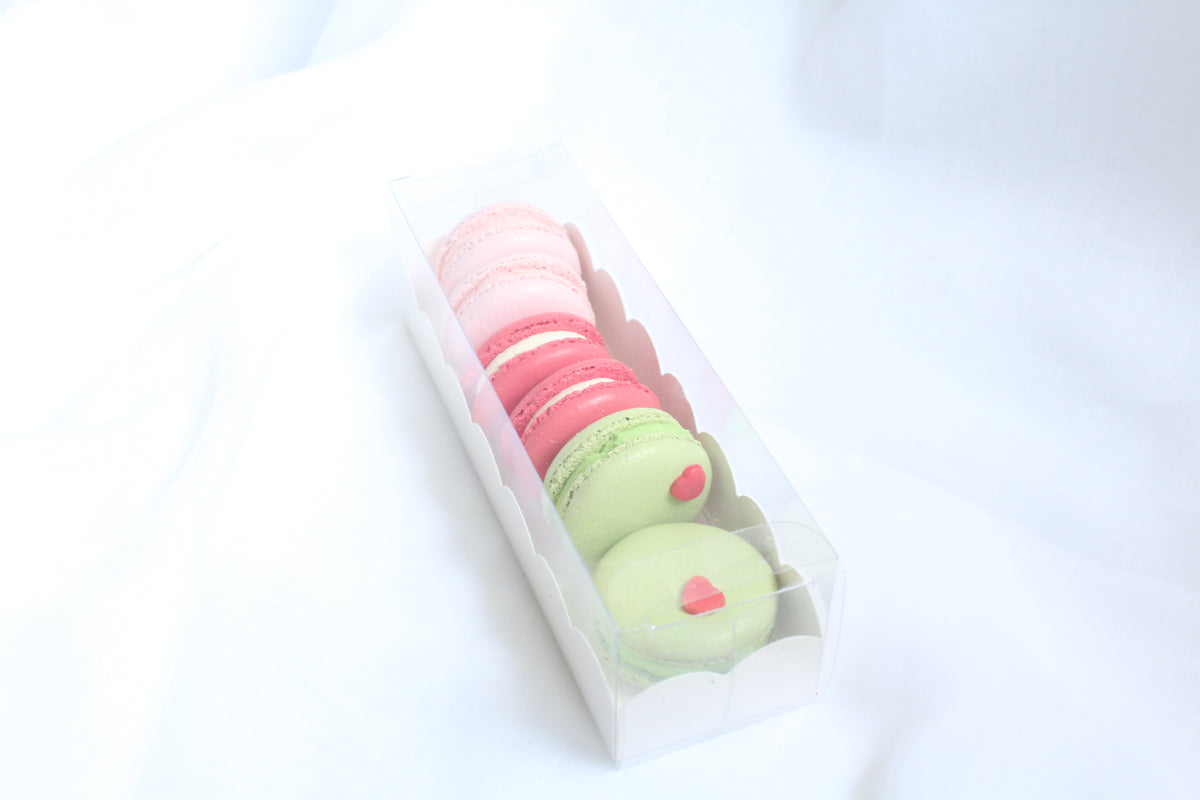 Grinch themed macarons – The Three Cupcakes Cakery